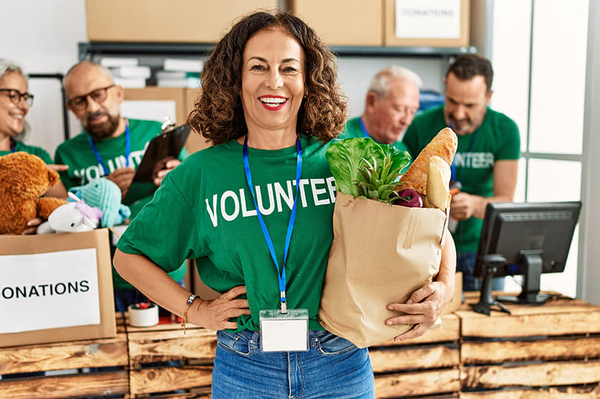 Encouraging Seniors To Stay Socially Active - Discovery Village