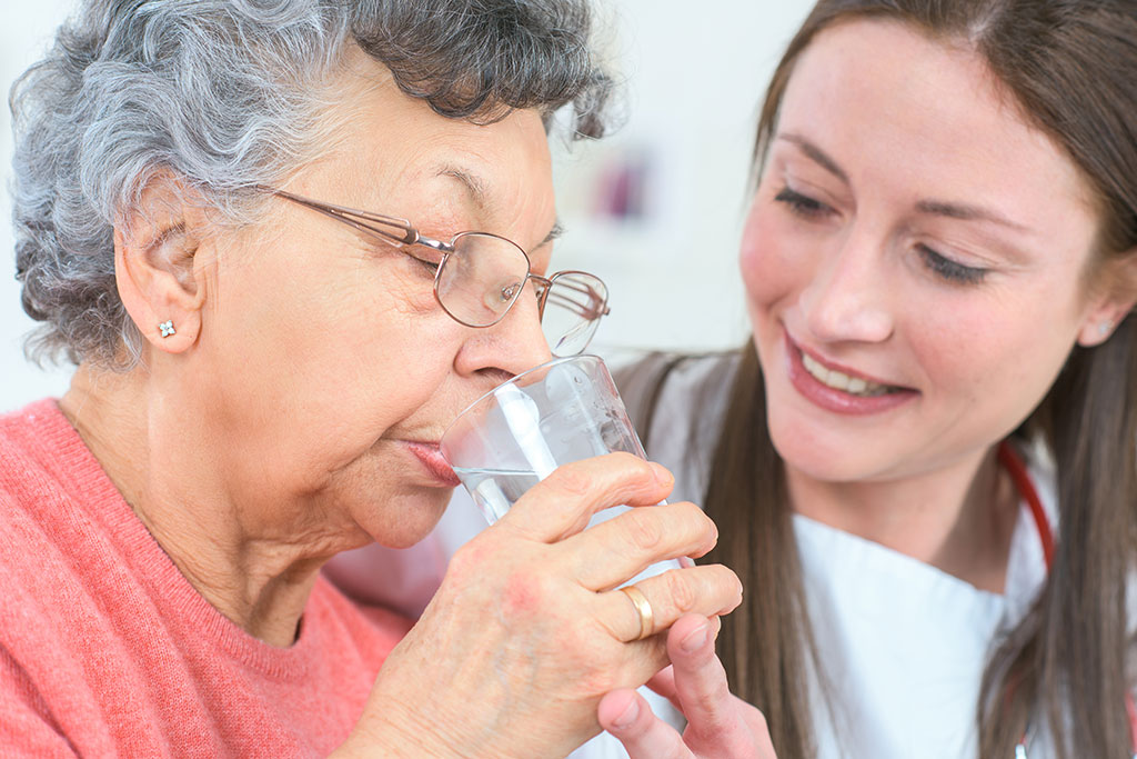 Encouraging Seniors To Drink More Water - Discovery Village
