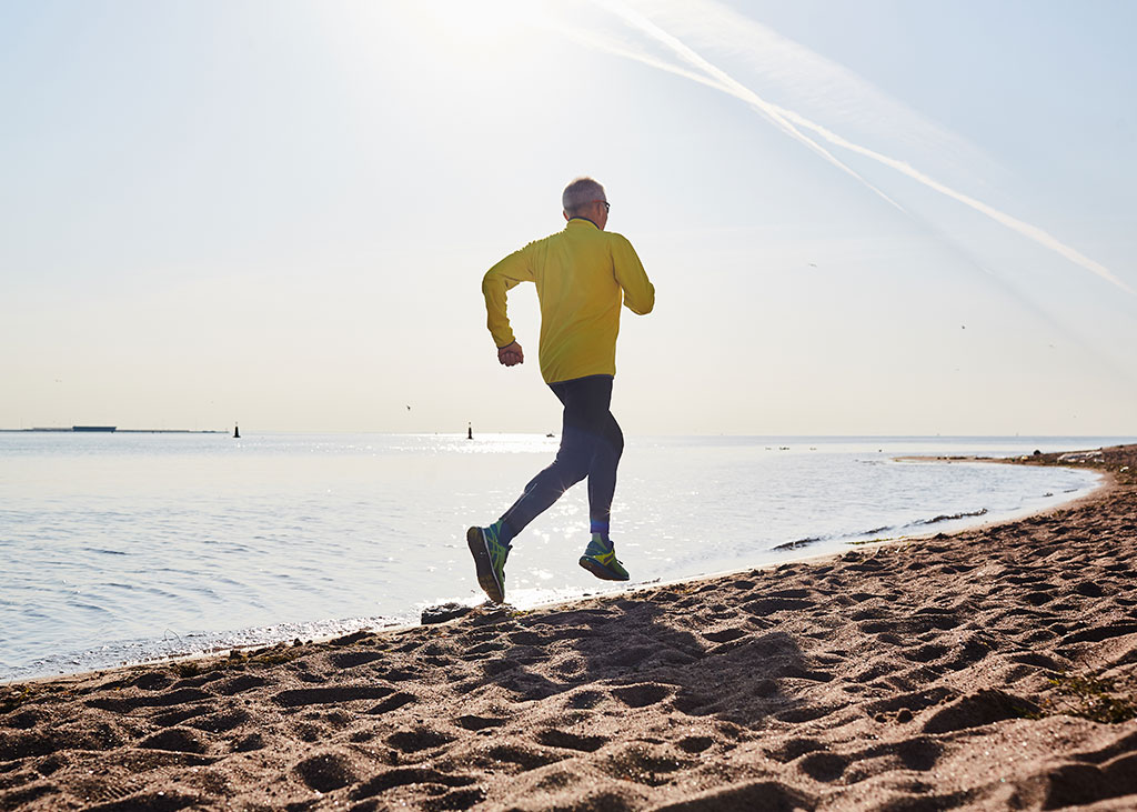 Five Beach Activity Ideas Seniors Would Love - Discovery Village