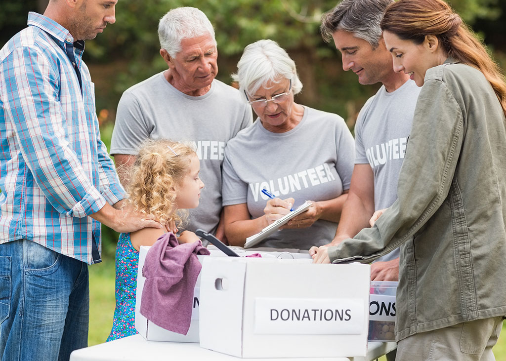 Benefits Of Volunteering For Seniors - Discovery Village