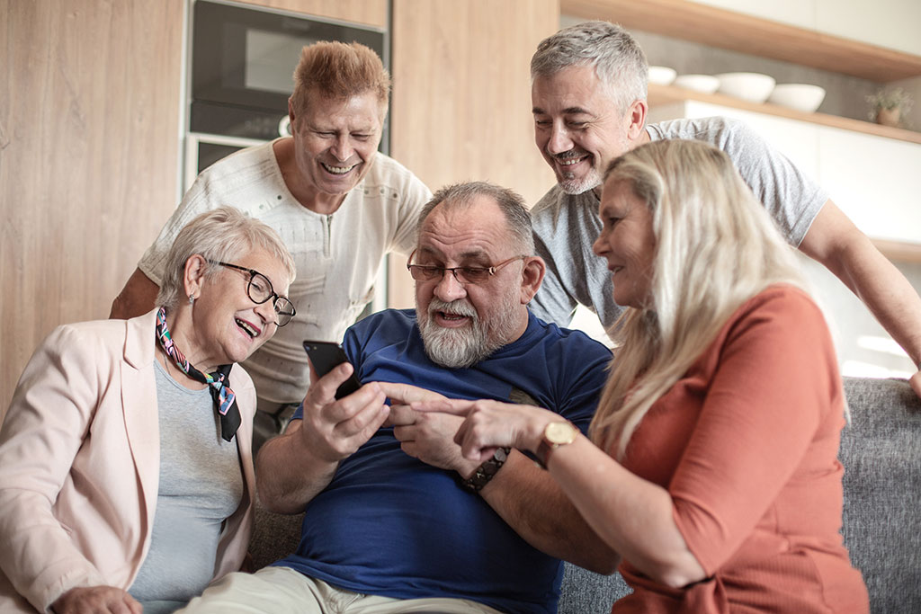 Being A Good Neighbor: What To Do In Your Community - Discovery Village