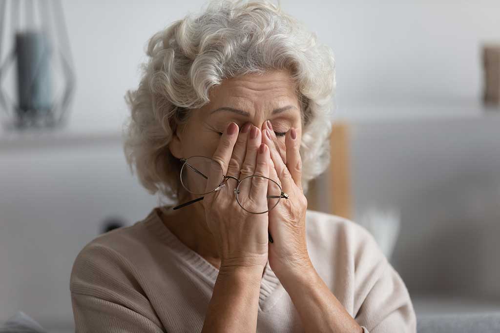 3 Common Eye Problems In Your Elderly Loved One - Discovery Village