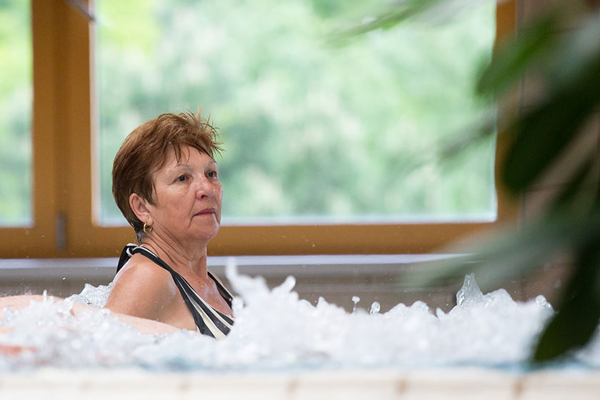 Four Potential Health Benefits Of Soaking In Hot Tubs When You Are Over ...