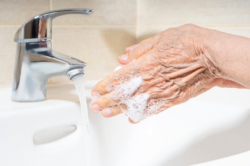 Top 5 Hand Washing Tips For Seniors - Discovery Village
