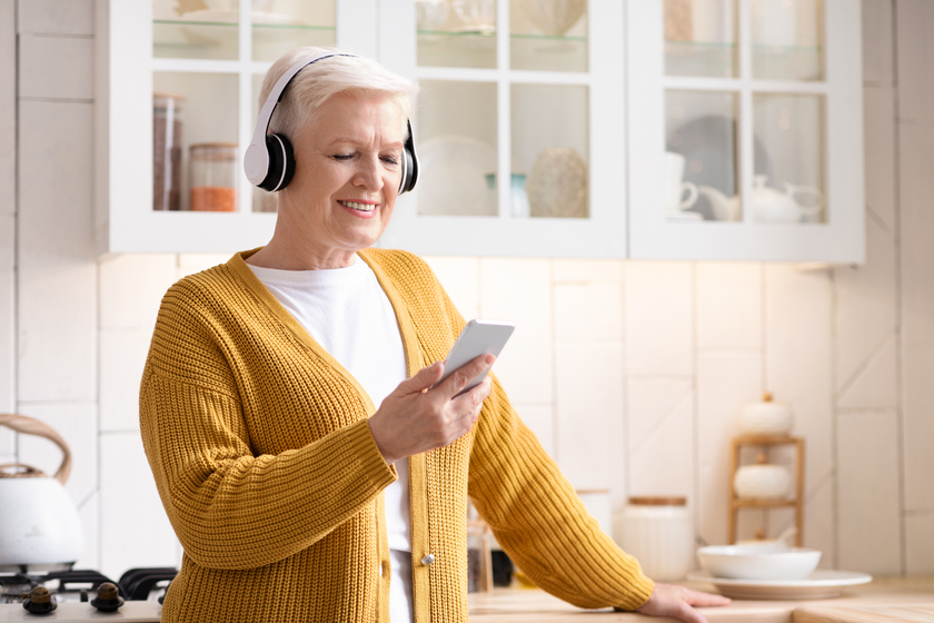How Creating A Personalized Music Playlist Benefits Seniors With ...