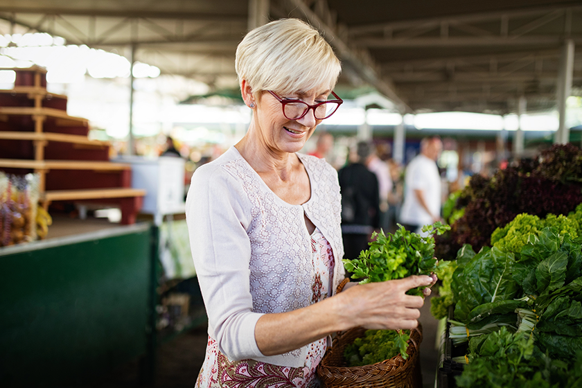 A Senior's Guide To Shopping At A Farmer's Market - Discovery Village