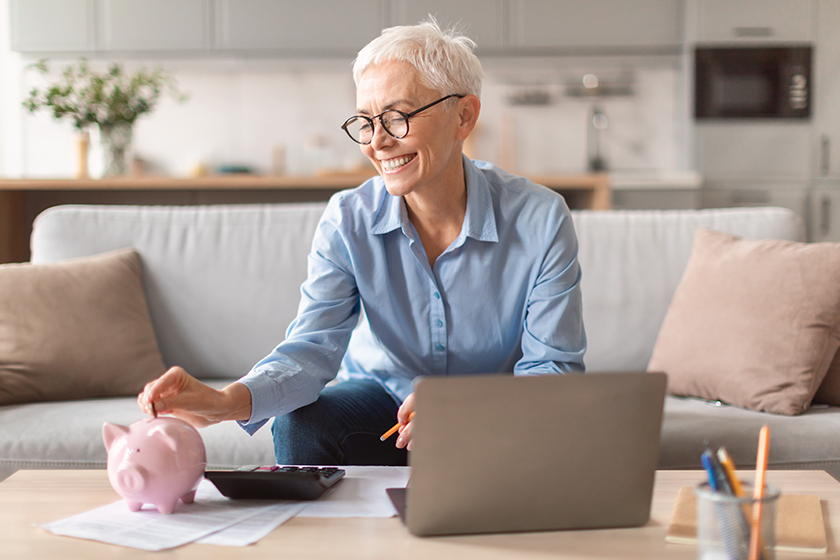 4 Money Management Tips For Seniors - Discovery Village